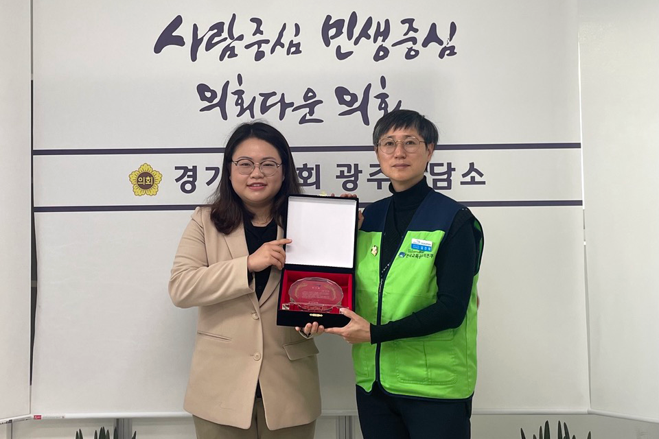 이자형 도의원, 전국교육공무직본부 감사패 받아